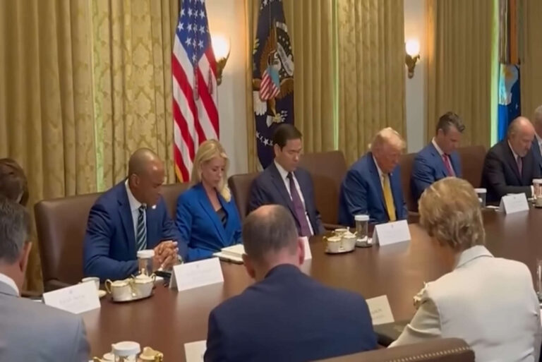 White House Cabinet Meeting Begins With Powerful Prayer - Charisma ...