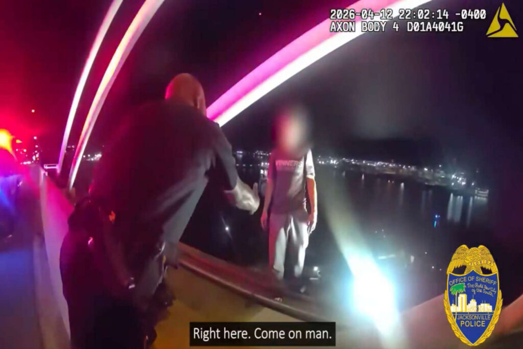 Police Officer Uses Prayer to Save Man From Jumping Off Bridge in Viral ...