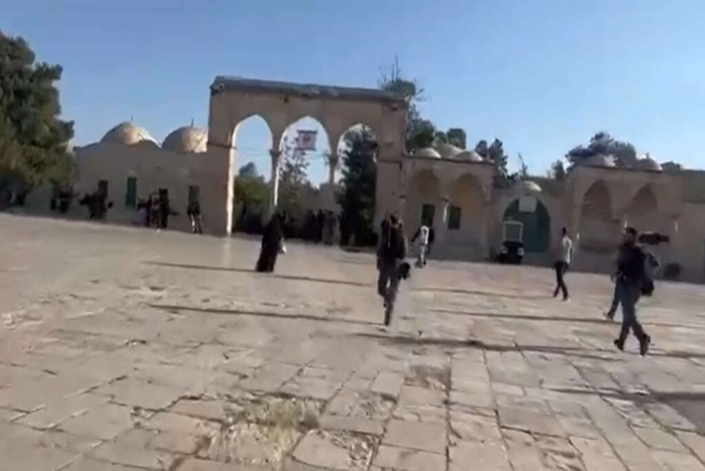 Temple Mount Chaos: Priests Carry Out Ancient Biblical Offering Amid ...
